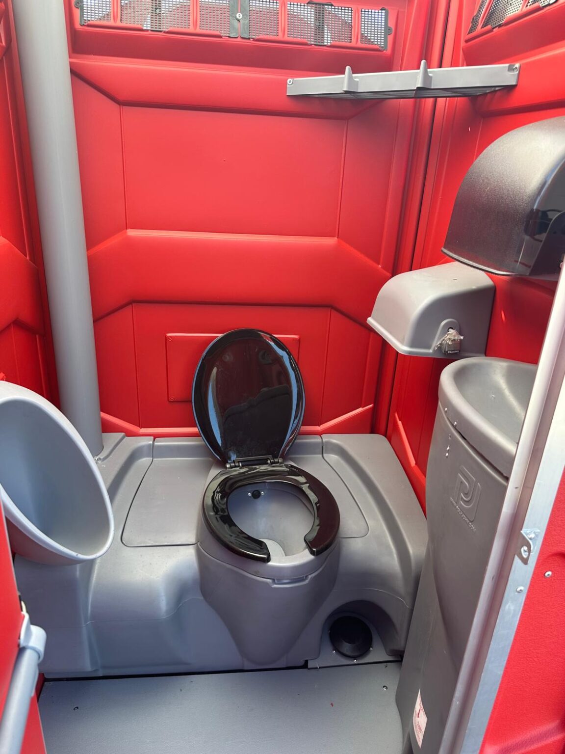 Portable Toilet Rentals & Sales in Pickering | Lennex